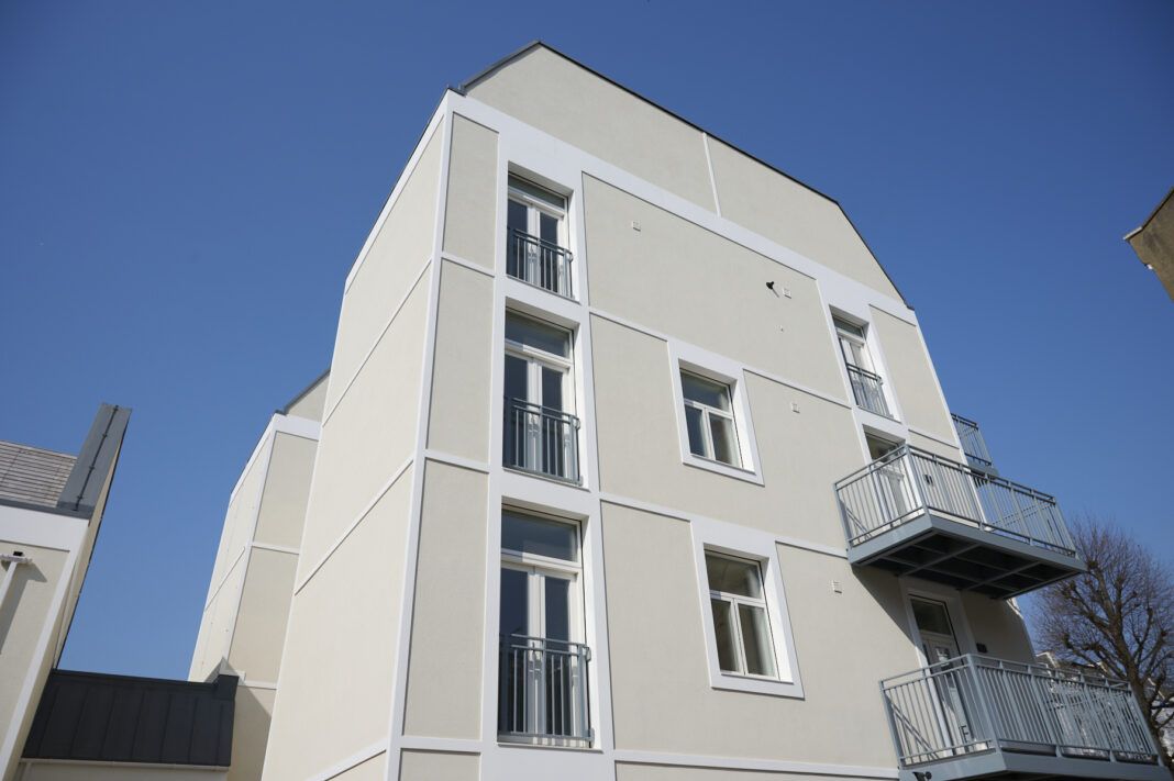 Sto brings colour and detailing to new housing development | Roofing ...