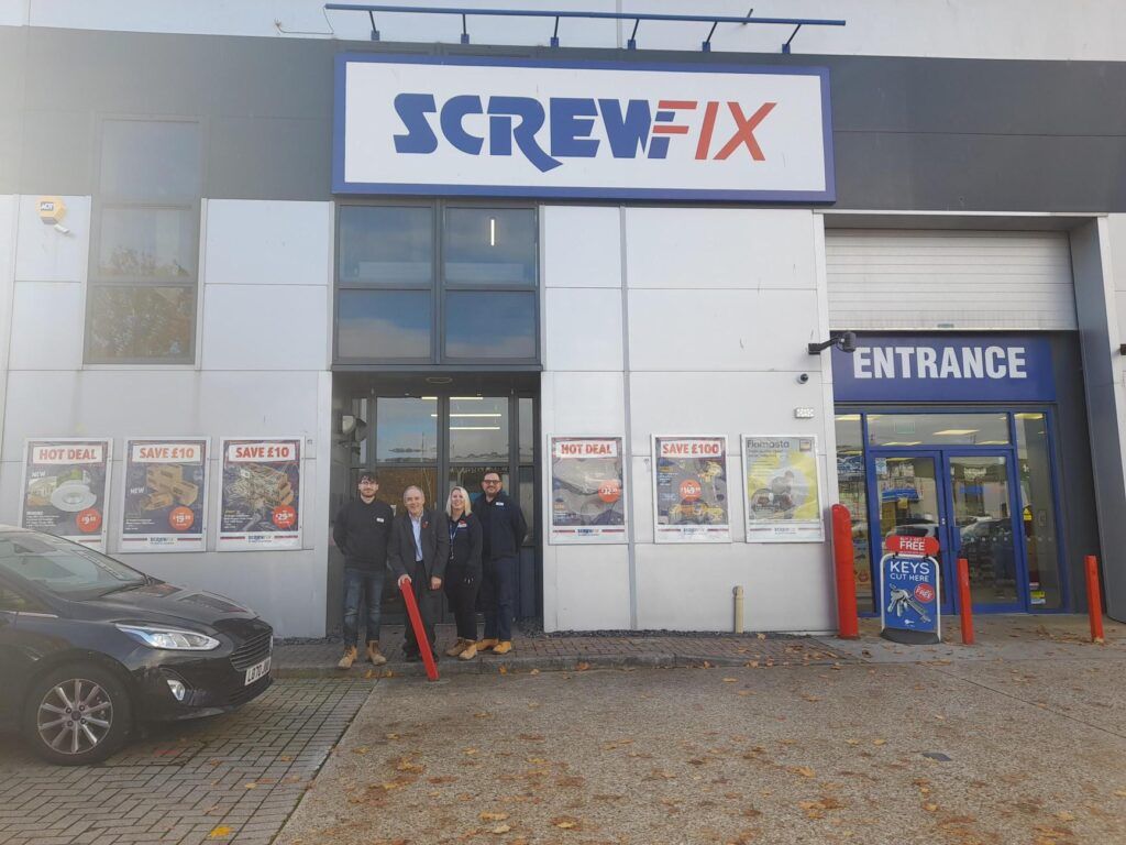 Harlow MP visits Screwfix store to learn about apprenticeship scheme ...